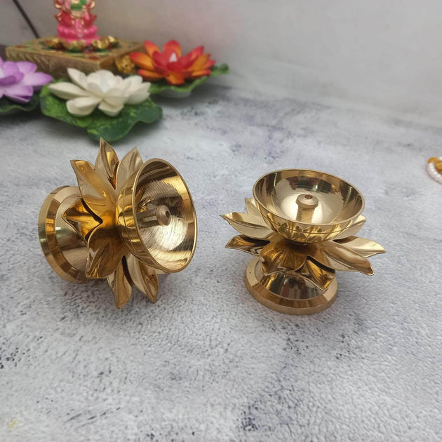 Brass Flower Vathi Diya – onesilver.in